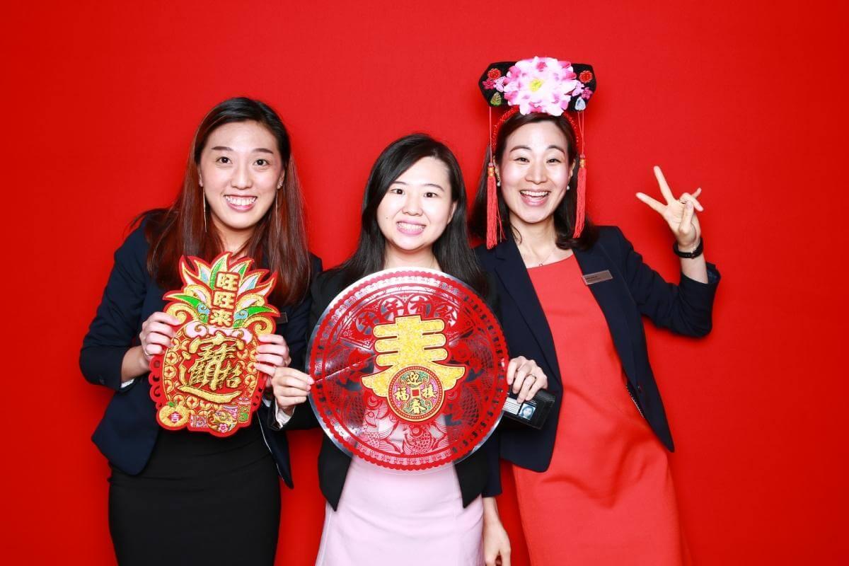 Delite: Cheap Party Photo Booth Rental SG | Budget-Friendly