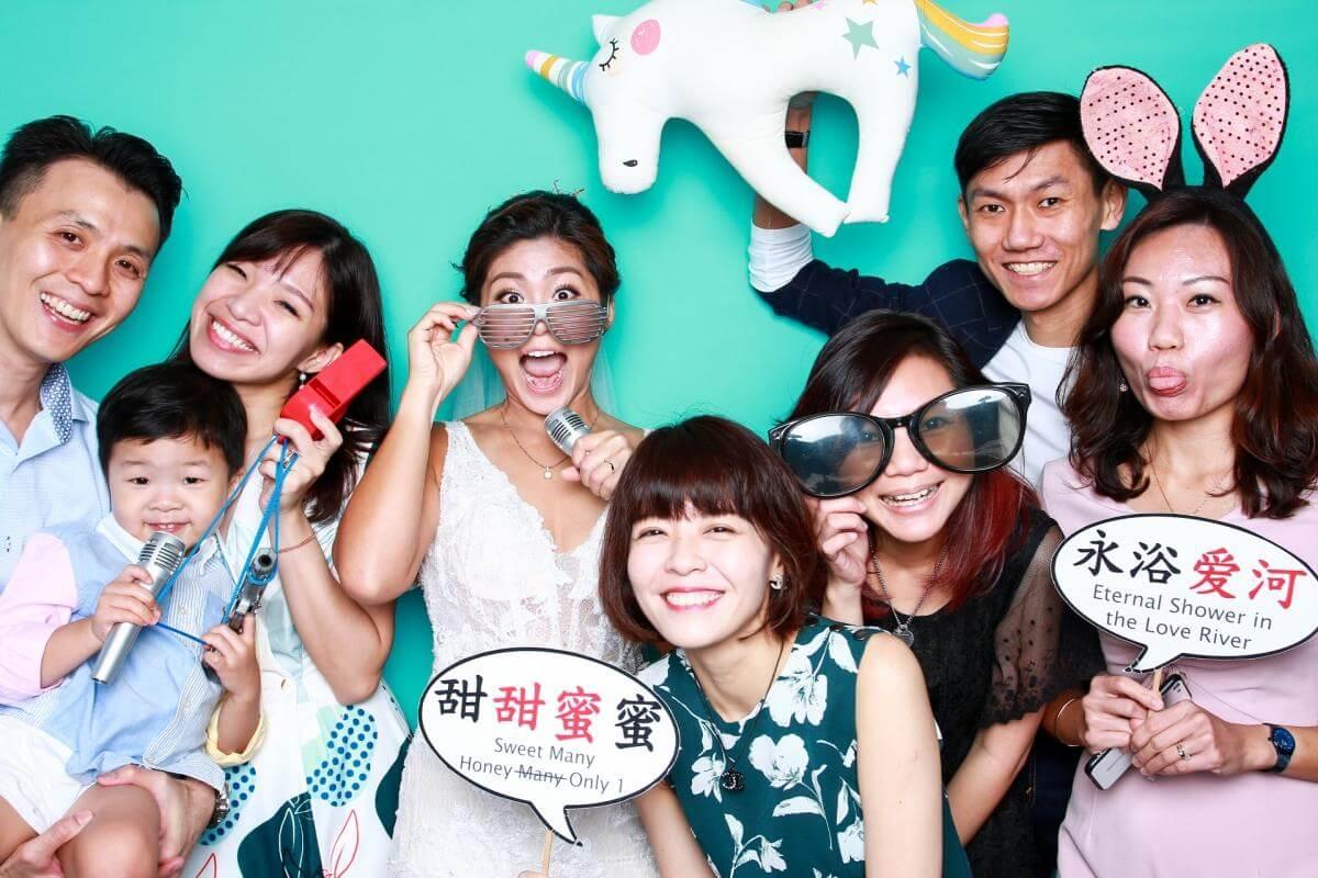 Delite: Cheap Party Photo Booth Rental SG | Budget-Friendly