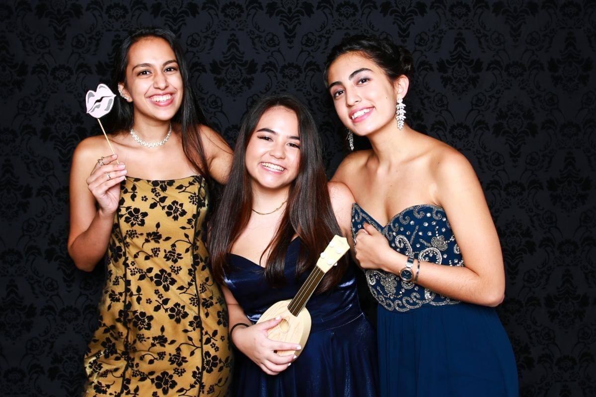 Delite: Cheap Party Photo Booth Rental SG | Budget-Friendly