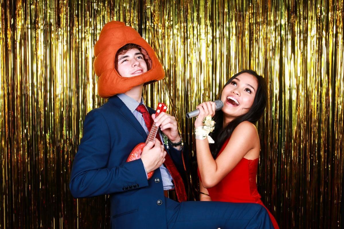 Delite: Cheap Party Photo Booth Rental SG | Budget-Friendly